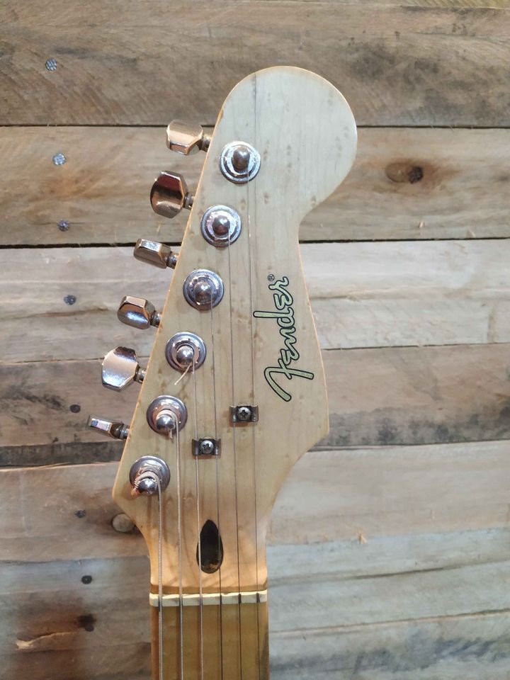 Viola Rara: Fender Korea Lite Ash - La conocen? - Guitarras - Musiquiatra