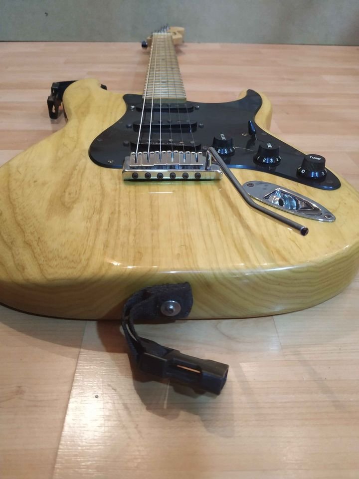 Viola Rara: Fender Korea Lite Ash - La conocen? - Guitarras - Musiquiatra