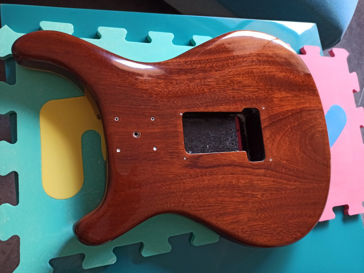 Alguien sabe de donde salio esta PRS de Cerati? - Guitarras - Musiquiatra