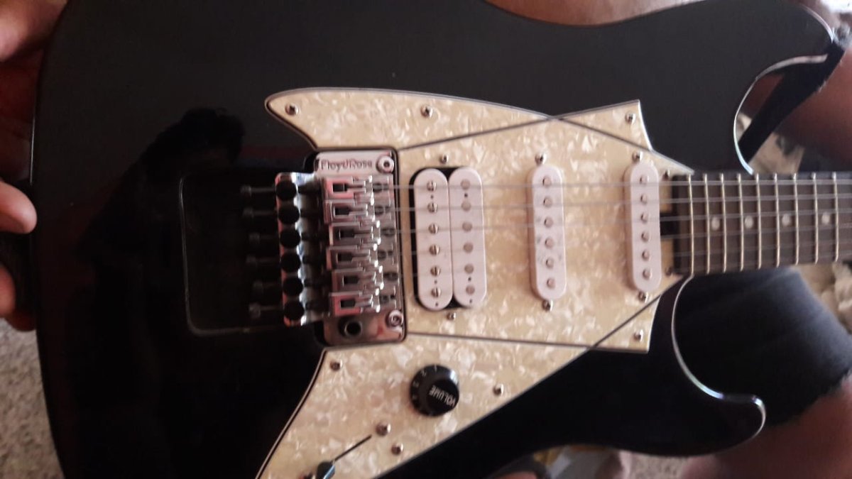 ¿Guitarra Floyd Rose con Floyd Rose? - Guitarras - Musiquiatra