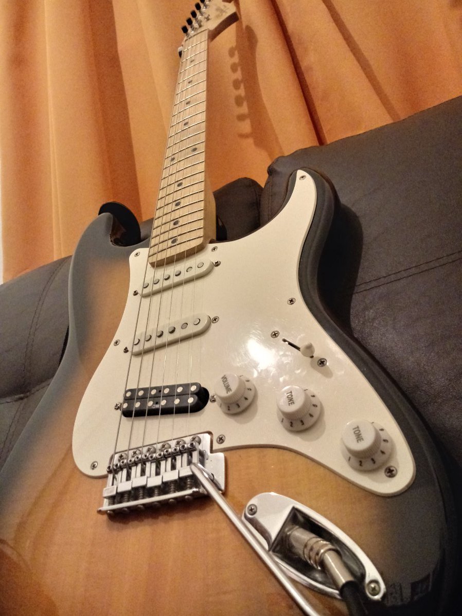 Squier Affinity Stratocaster SSS con mejoras - Exp Personal - Guitarras - Musiquiatra