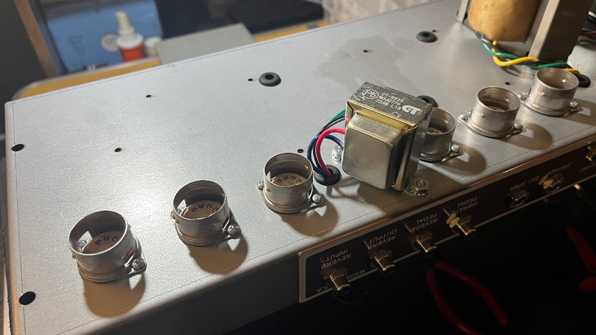 Construcción de Mojotone Brownface Vibroverb 6G16 (Clon de 1963 ...