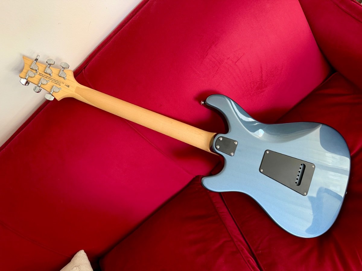 Y ahora, el que no va a devolver la guitarra soy yo... - Charlando con ...